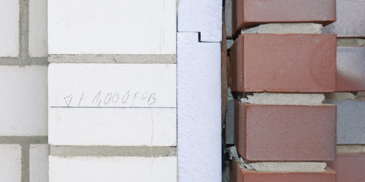 Isolation d'un mur mitoyen : Techniques et prix [+ Règlementation]